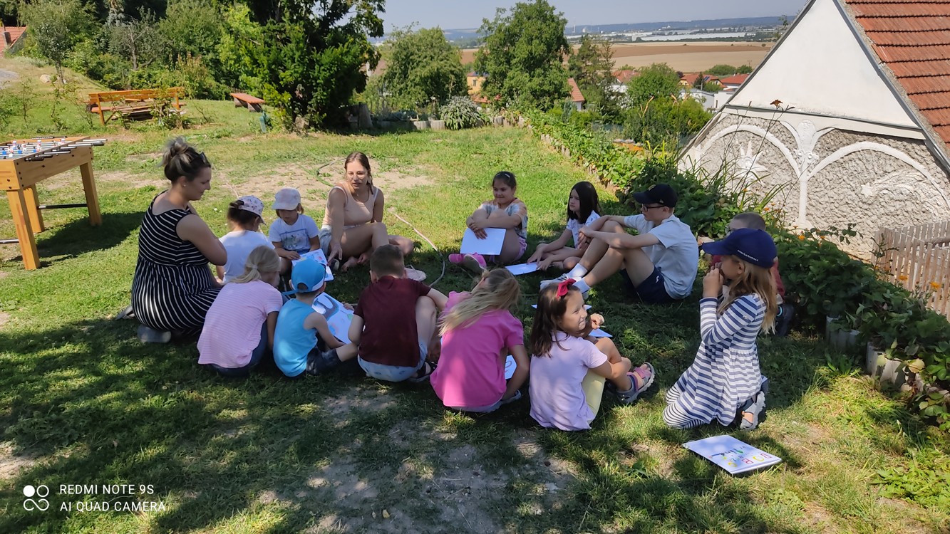 Příměstský tábor dětí na faře v Odoleně Vodě; více v příloze: "Již ...